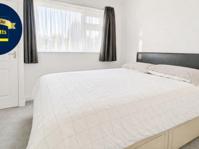 3 bedroom terraced house for rent in Galleydene Avenue, Galleywood, CM2