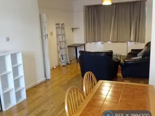 3 bedroom terraced house for rent in Gantshill Crescent, Ilfor.