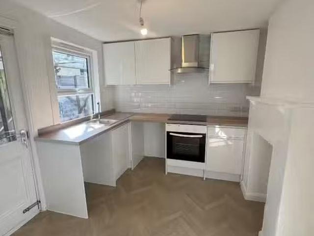 3 bedroom terraced house for rent in Gardener Street, BN41