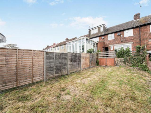 3 bedroom terraced house for rent in Gardenia Avenue, Luton, Bedfordshire, LU3