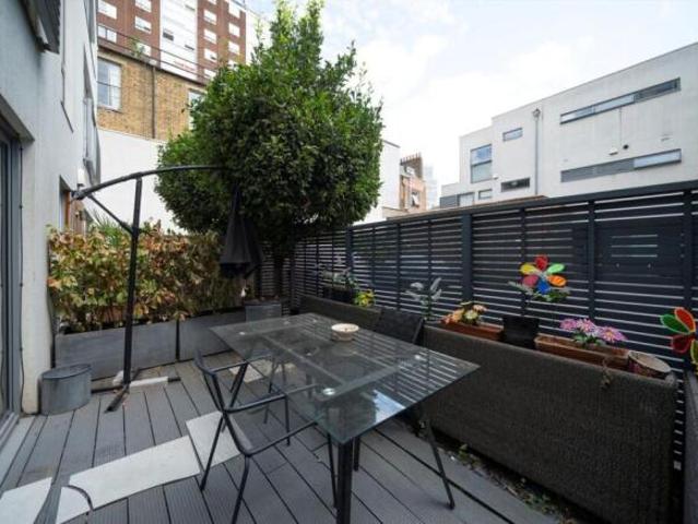 3 bedroom terraced house for rent in Garrett Street, Old Street, EC1Y