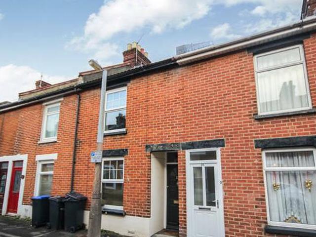 3 bedroom terraced house for rent in George Street SP2