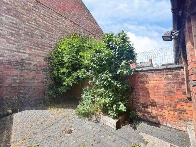 3 bedroom terraced house for rent in Glapton Road, Embankment, Nottingham, NG2