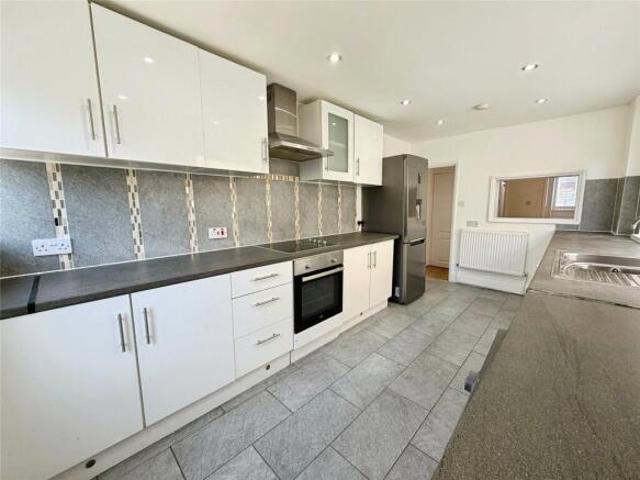 3 bedroom terraced house for rent in Glencoe Road, Chatham, Kent, ME4