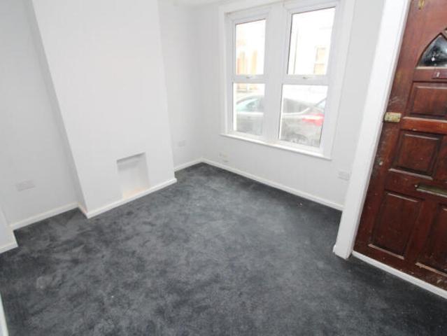 3 bedroom terraced house for rent in Glencoe Road, Chatham, ME4