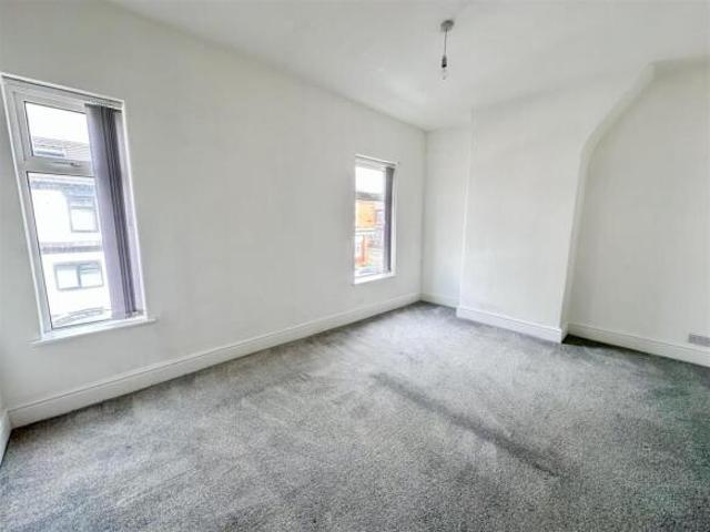 3 bedroom terraced house for rent in Glendore, Salford, M5