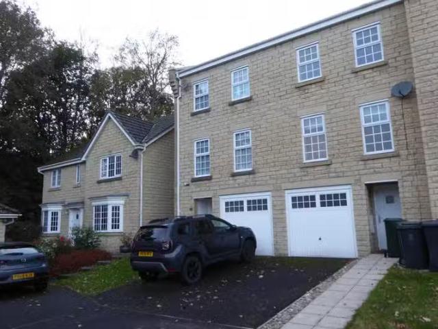 3 bedroom terraced house for rent in Gleneagles Drive, Lancast.