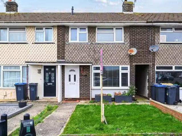 3 bedroom terraced house for rent in Grafton Gardens, Lancing.