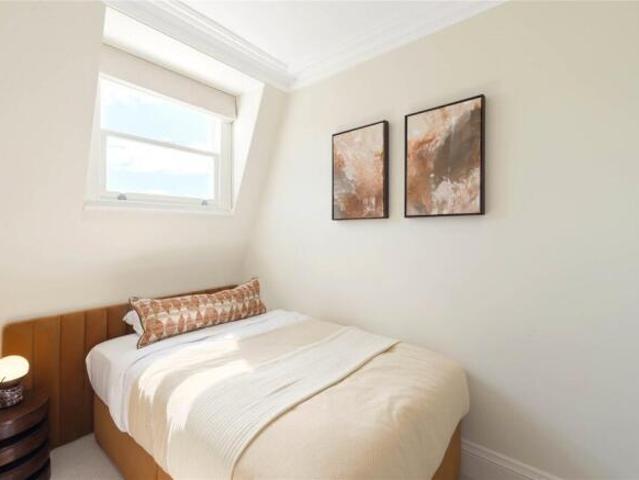 3 bedroom terraced house for rent in Graham Terrace, London, SW1W