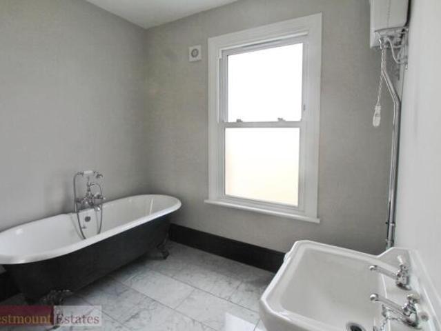 3 bedroom terraced house for rent in Grangehill Road, London, SE9