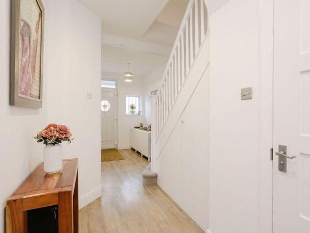 3 bedroom terraced house for rent in Greenway, Raynes Park, SW20