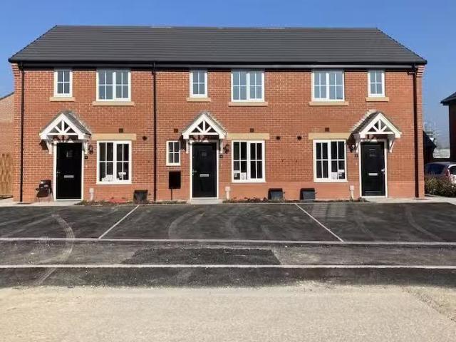 3 bedroom terraced house for rent in Green Field Way, Crewe, CW1