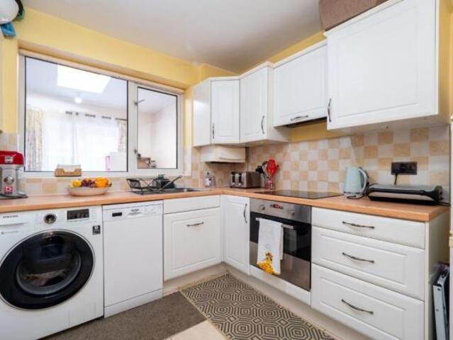 3 bedroom terraced house for rent in Green Wrythe Lane, Carshalton, SM5