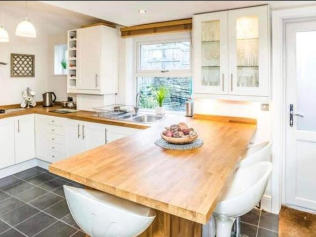 3 bedroom terraced house for rent in Greenhead Lane, Huddersfield, HD5