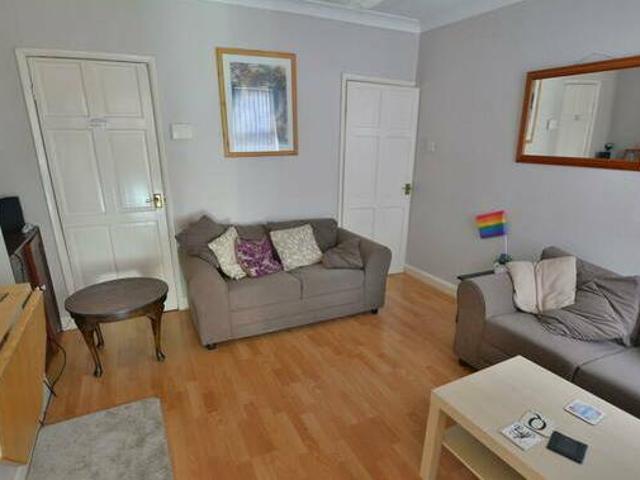 3 bedroom terraced house for rent in Gresham Street Student House 23 24 LN1