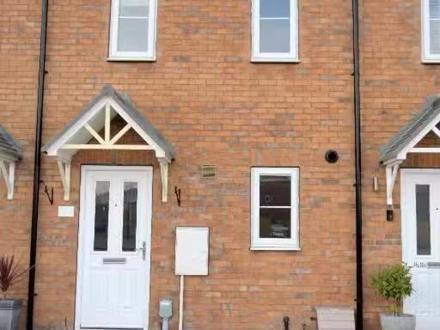 3 bedroom terraced house for rent in Grosvenor Road, Kingswood.