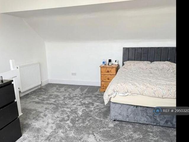 3 bedroom terraced house for rent in Grosvenor Square, Sheffield, S2