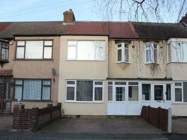 3 bedroom terraced house for rent in Grove Park Road Rainham Essex RM13