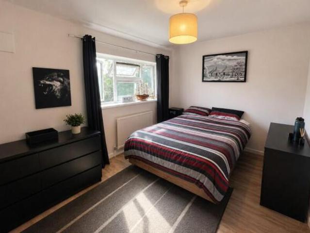3 bedroom terraced house for rent in Guildford, Surrey, GU1