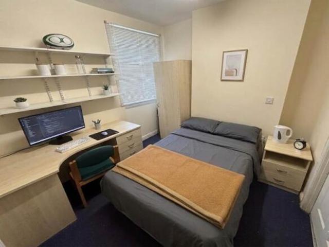 3 bedroom terraced house for rent in Gwennyth House Flat 13, Gwennyth Street, Cathays, CF24