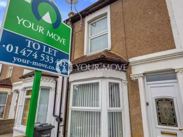 3 bedroom terraced house for rent in Dover Road, Northfleet, G.