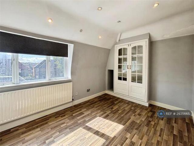 3 bedroom terraced house for rent in Downham Way, Bromley, BR1