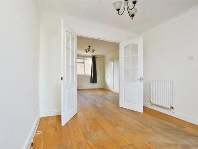 3 bedroom terraced house for rent in Downsway, Chelmsford, Essex, CM1