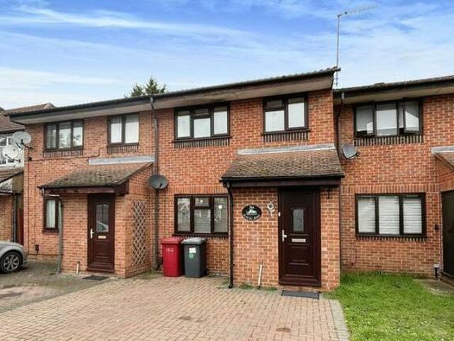 3 bedroom terraced house for rent in Downs Road Langley SL3