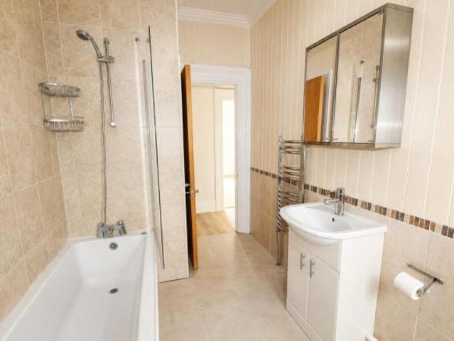 3 bedroom terraced house for rent in Dock Road, Gillingham, Kent, ME4