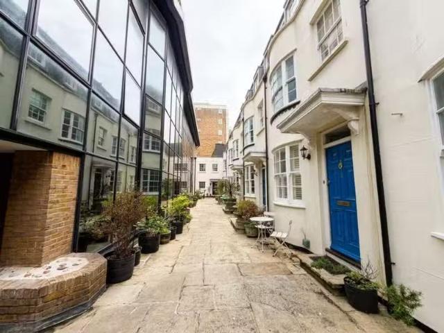 3 bedroom terraced house for rent in Dolphin Mews, Brighton, BN2