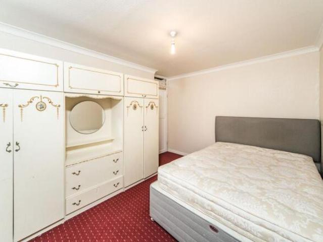 3 bedroom terraced house for rent in Don Close, Tilehurst, Reading, RG30