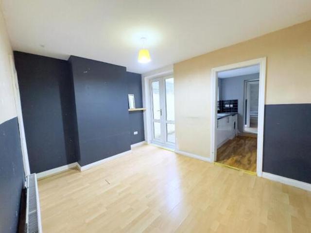 3 bedroom terraced house for rent in Dale Street, Chatham, Kent, ME4