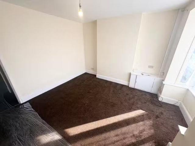3 bedroom terraced house for rent in Dale Street, Bearwood, B66