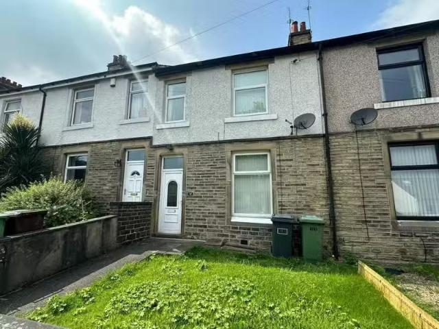 3 bedroom terraced house for rent in Dalton Green Lane, Hudder.