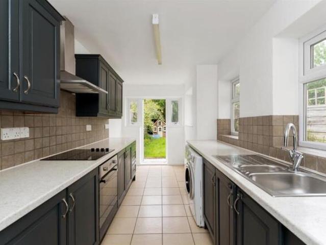 3 bedroom terraced house for rent in Dangan Road, Wanstead, E11