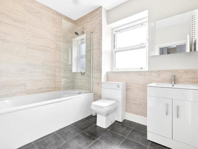 3 bedroom terraced house for rent in Darwin Road, Ealing, W5