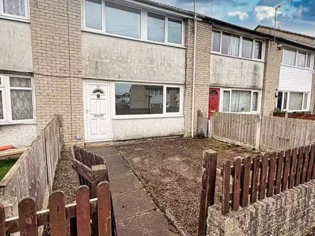3 bedroom terraced house for rent in Dart Walk, Winsford, Ches.