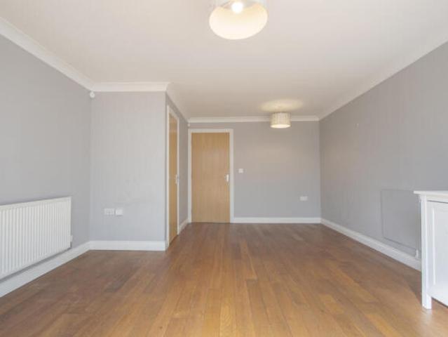 3 bedroom terraced house for rent in Dartford, DA1