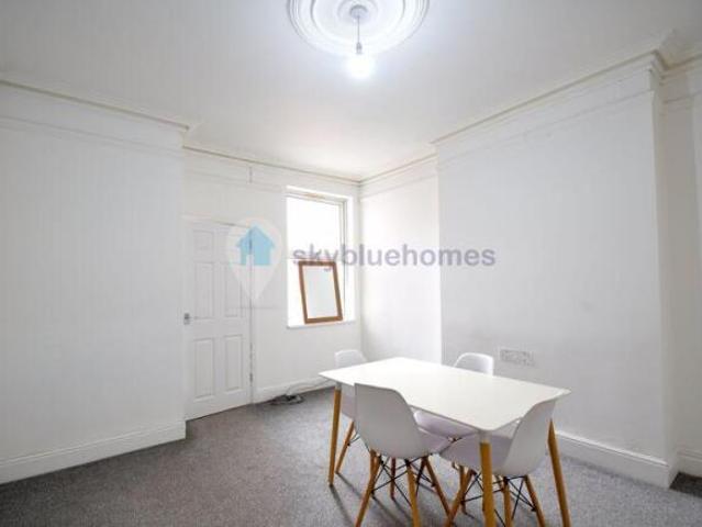 3 bedroom terraced house for rent in Devana Road, Leicester, LE2