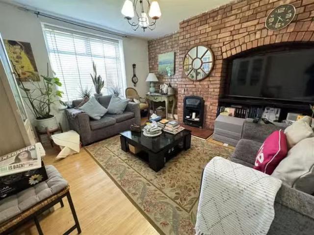 3 bedroom terraced house for rent in Deansbrook Road, Edgware.