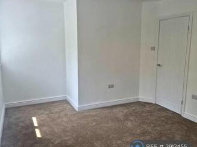 3 bedroom terraced house for rent in Dell Avenue, Manchester, M27