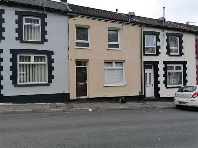 3 bedroom terraced house for rent in Deri Terrace, Tylorstown.