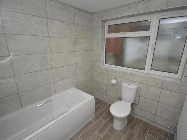 3 bedroom terraced house for rent in Dixon Street, Swindon, SN1