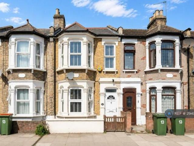 3 bedroom terraced house for rent in Durham Road, London, E16