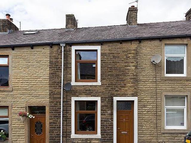 3 bedroom terraced house for rent in East View Read BB12