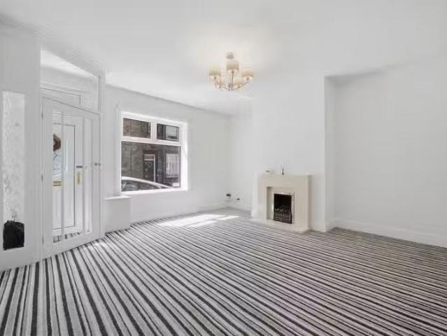 3 bedroom terraced house for rent in East Street, Rawtenstall.