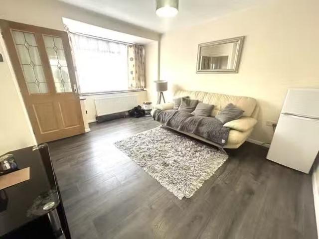 3 bedroom terraced house for rent in Eastcote Lane, Harrow, HA2
