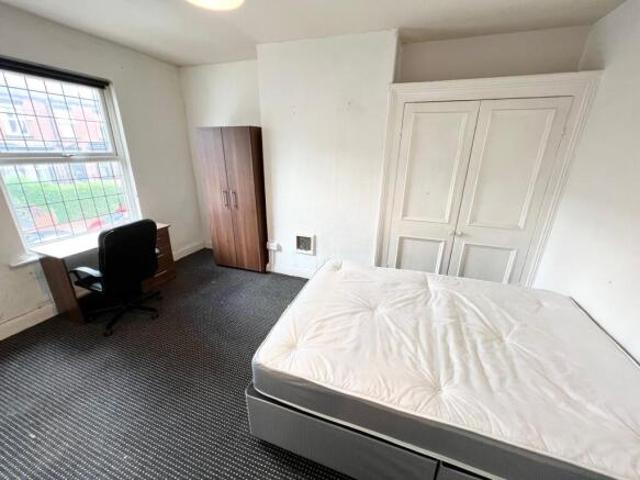 3 bedroom terraced house for rent in Ebor Mount, Hyde Park, Leeds, LS6 1NS, LS6