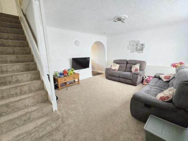 3 bedroom terraced house for rent in Elvaston Way, Tilehurst, RG30
