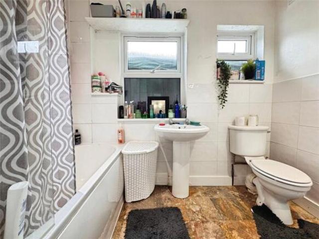 3 bedroom terraced house for rent in Elgar Road South, Reading, Berkshire, RG2